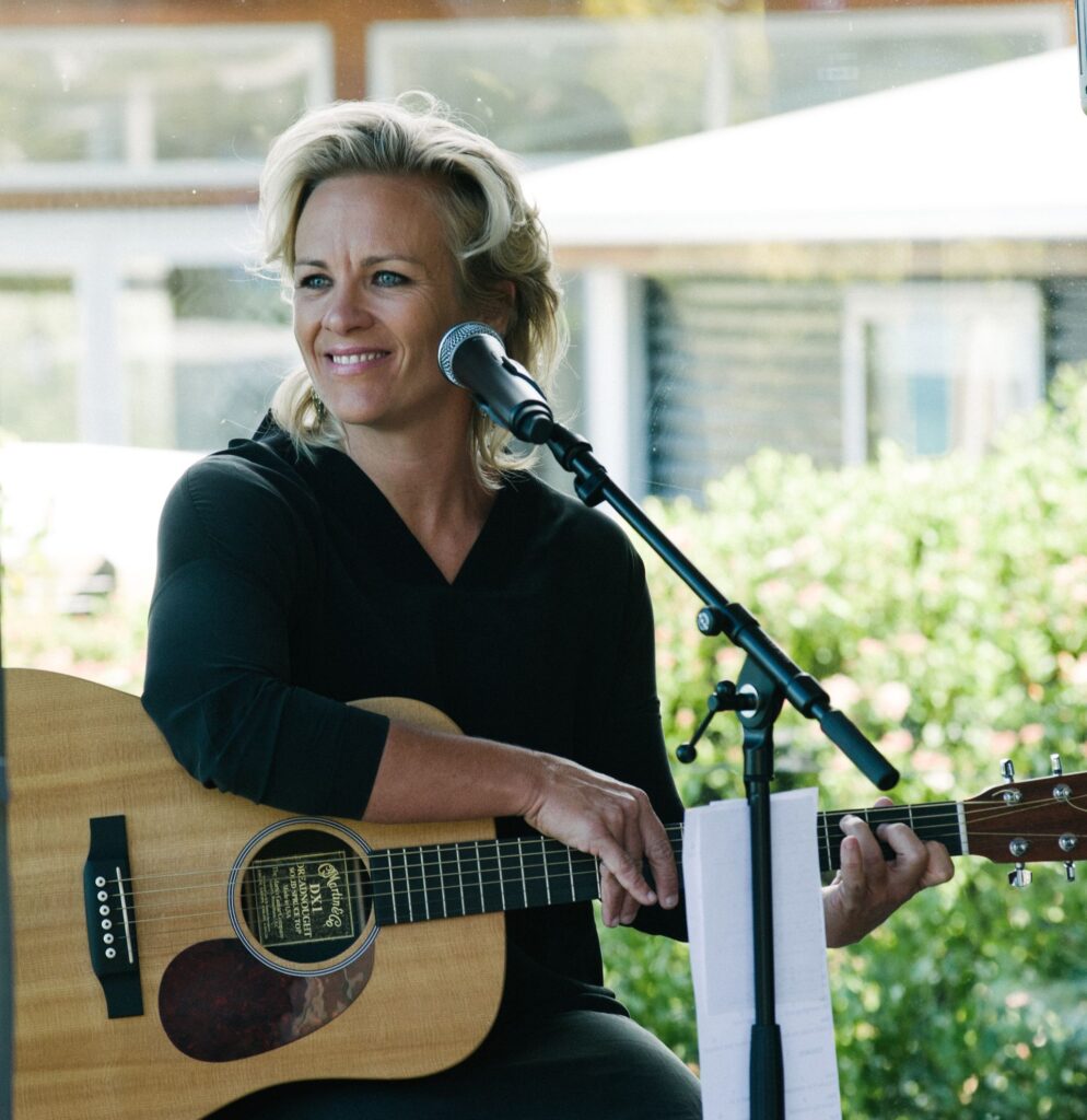 Music therapy – creative support for the bereaved